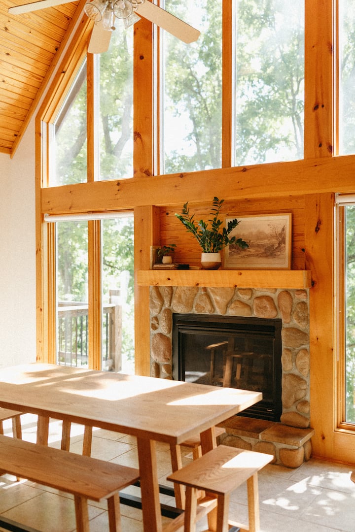 Bower Lodge: Lakefront, Fire Pit & Trails - Emerald Beach, MO