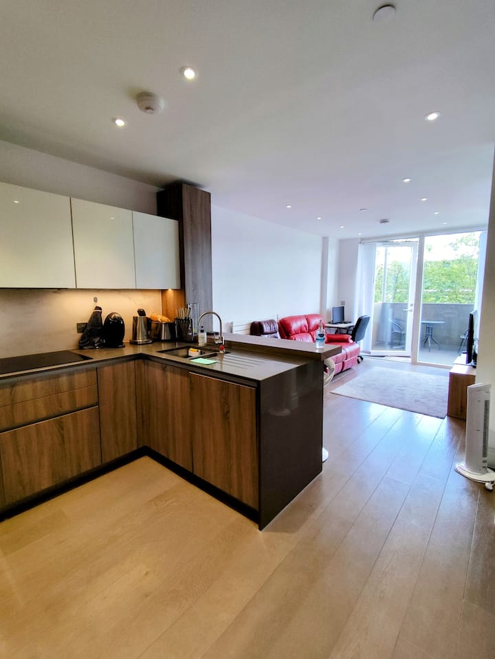 Comfy Luxury Apartment With Free Parking - Hounslow