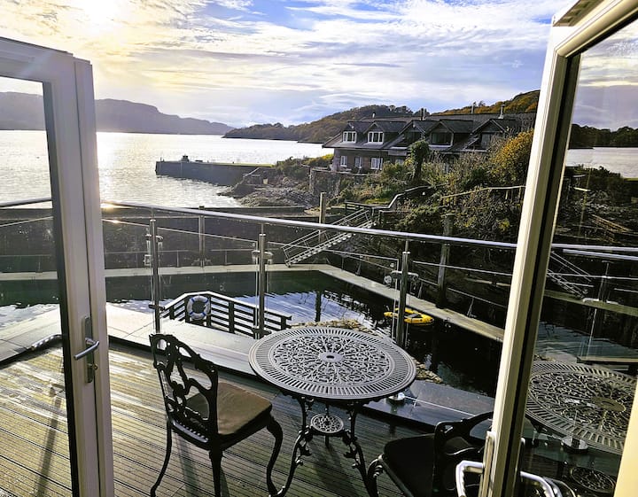 Commodore Balcony Suite - 1 Bed Sea View Apartment - Loch Awe