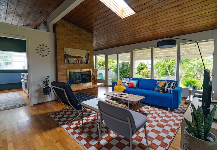 Midcentury Charmer In Historic Area Near Ballard - Seattle