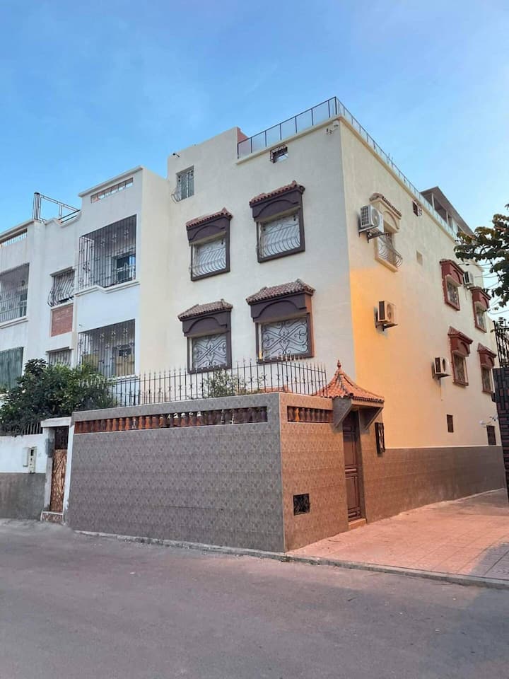 Maison Moderne De 370m² Sur 3 éTages - Agadir