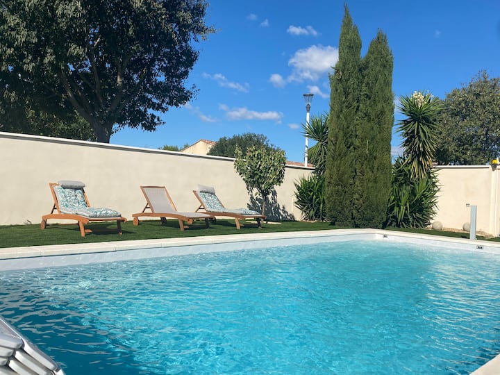 Villa Provençale Avec Piscine En  Arles - Arlés