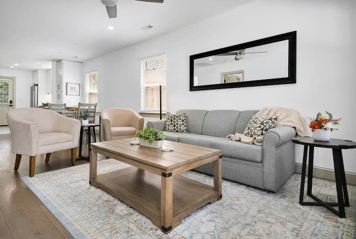 2-bed Roomy Retreat: Arts & Antique District Hub - Wilmington, NC