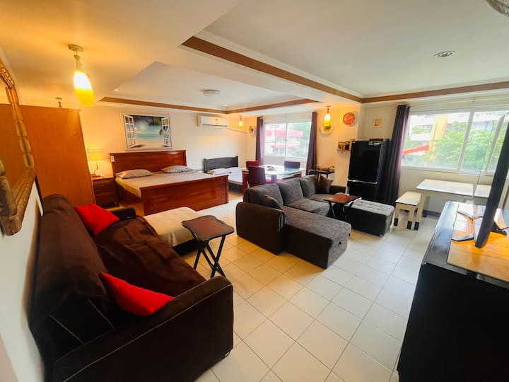 Enjoy Relaxing @ Big Condo - Iptv, Disney+, & Wifi - Subic