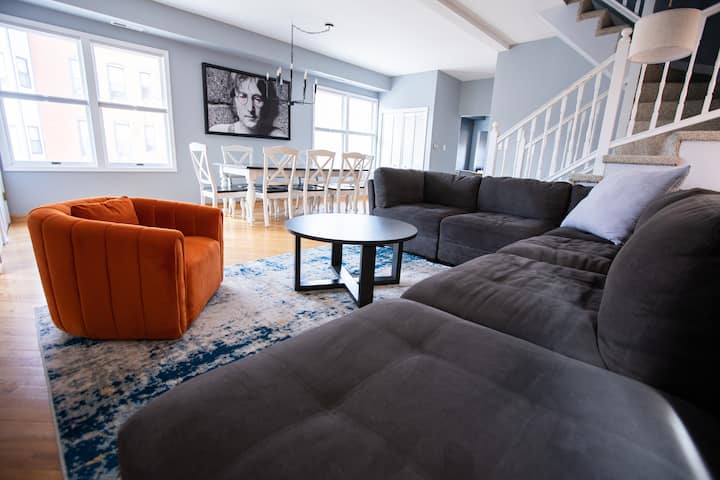 West Town Duplex Apartment With Parking (One Car) - Chicago, IL