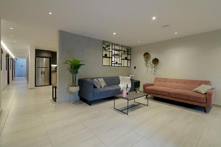 Casa Moderna,laureles/7 Baños/jacuzzi/est. Metro - Medellín