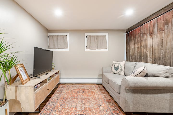 Mini Farm Stay W Pool | 2br Near Wineries & Trails - New Jersey