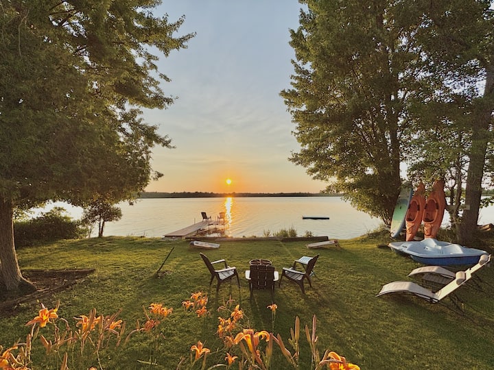 Sunset-facing Waterfront Cottage W/ Ev Charger - Napanee