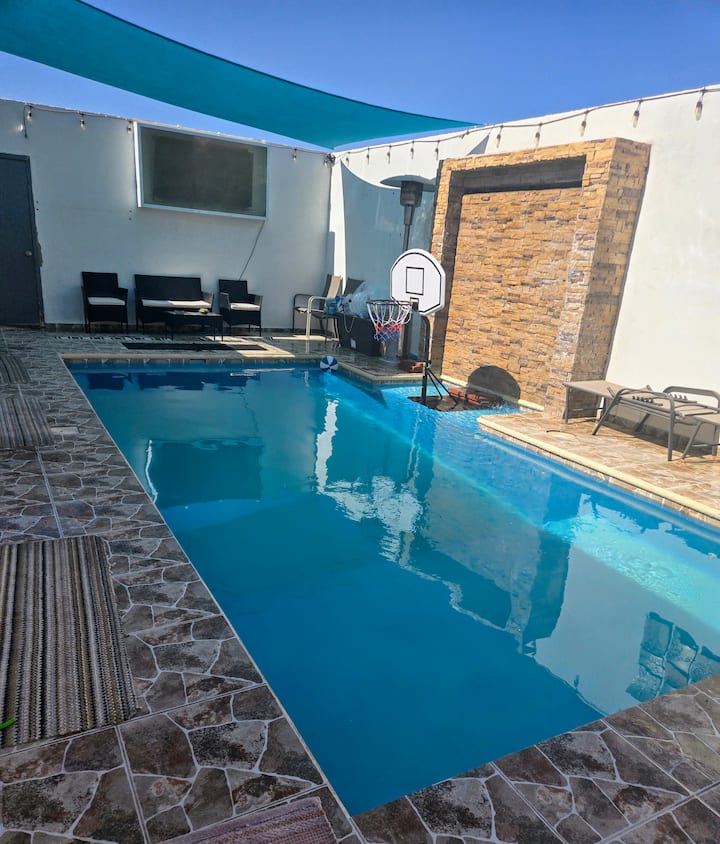 Lux Intown Retreat With 5th Night Free! - Sonora