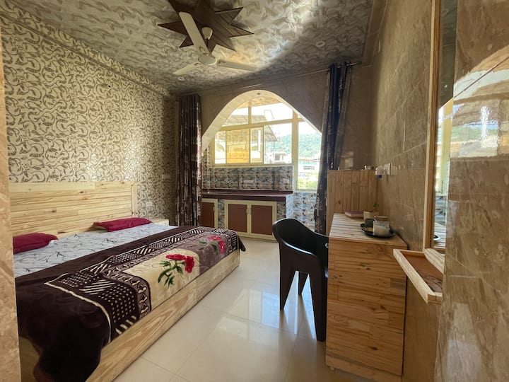 Bright And Cozy Room With Gangaview (Room 8) - Rishikesh