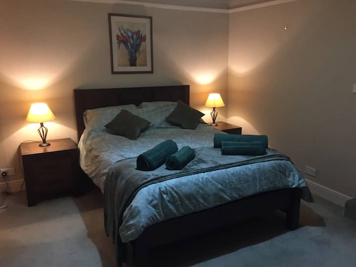 Spacious Country Retreat For Two (Pet Friendly) - 湯頓