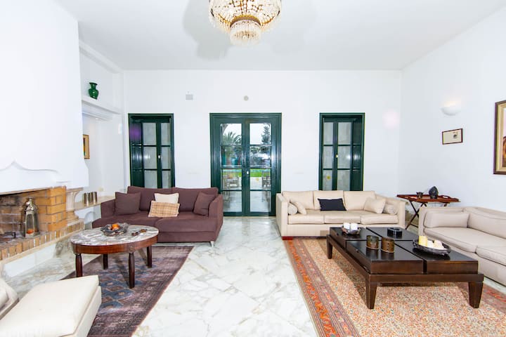 Grande Villa Avec Jardin Et Piscine - Tunisie