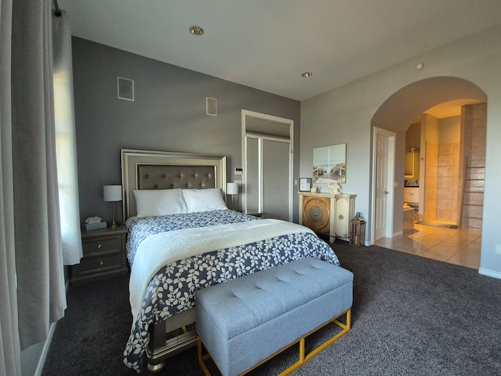 Asab Home In Black Mountain, Master Bedroom Suite - Kelowna