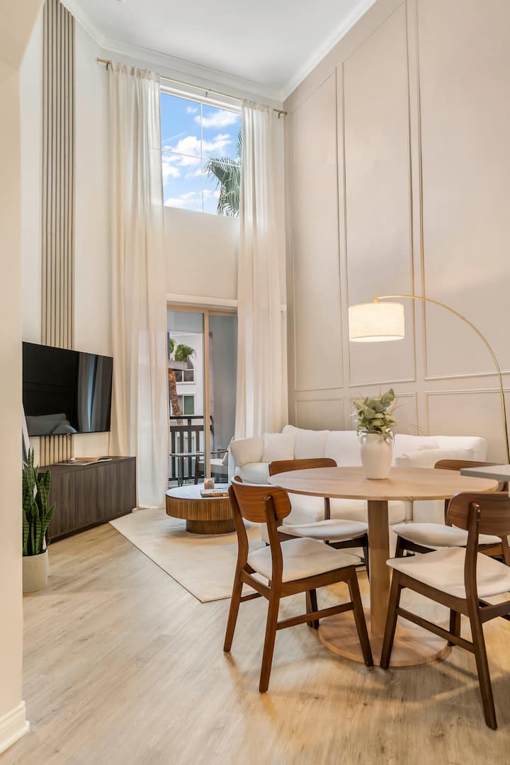 Casa Verona® - Grand Luxury 3br With High Ceilings - Costa Mesa, CA
