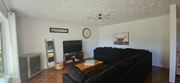 Cozy Lakefront Cottage, Kawarthas - Ontario