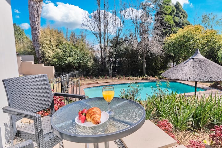 Bc3. Spacious Apt. With Patio -Pool-back Up Power. - Sandton