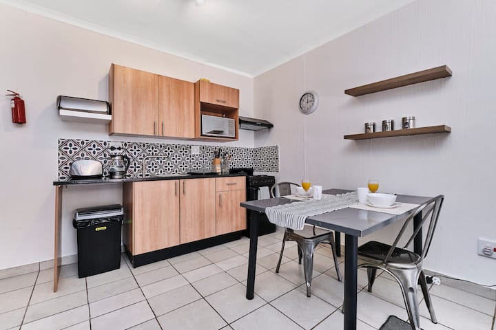 Bc3. Spacious Apt. With Patio -Pool-back Up Power - Sandton