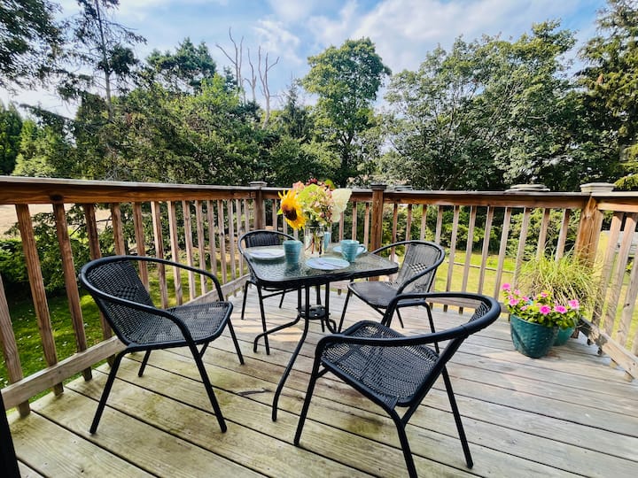 Secluded *And* Close To All The Sites And Beaches - Newport, RI