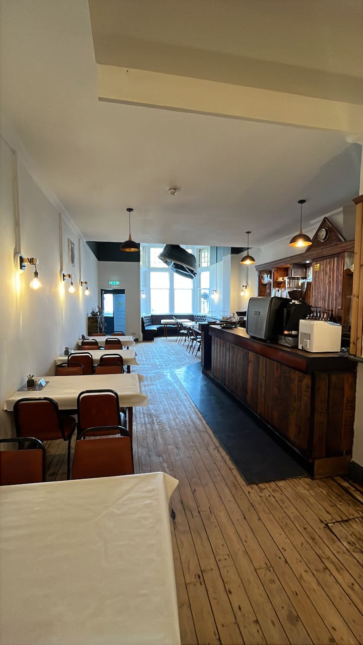 Triple Room • 3 Single Beds • Free Wi-fi • Tv - Stromness