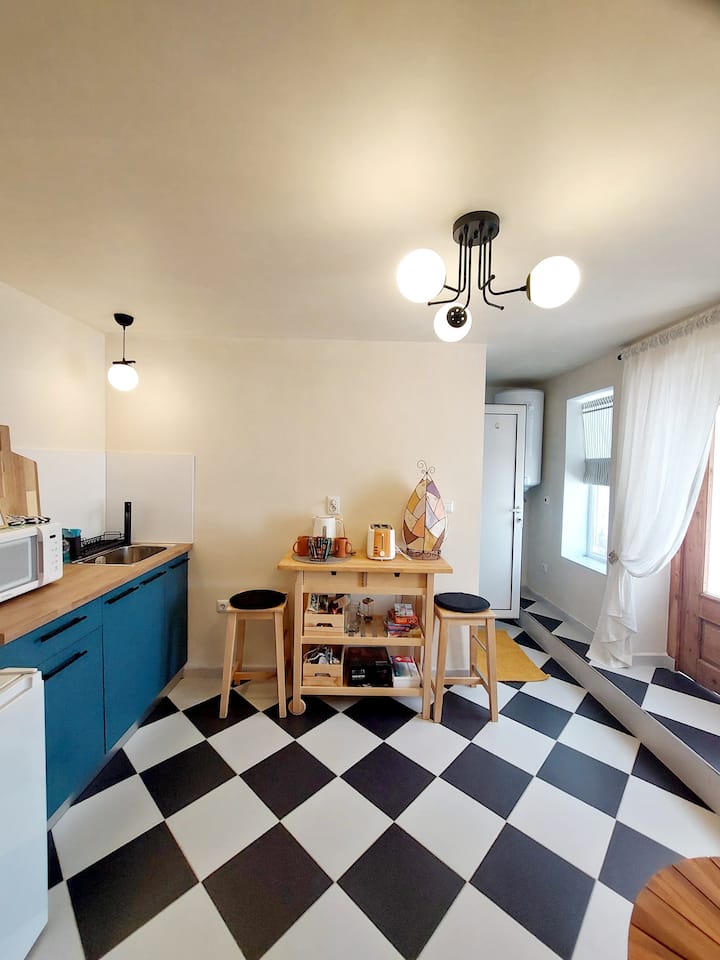 Castle View From Old Town | 2bdr | The Vinehouse - Veliko Tarnovo