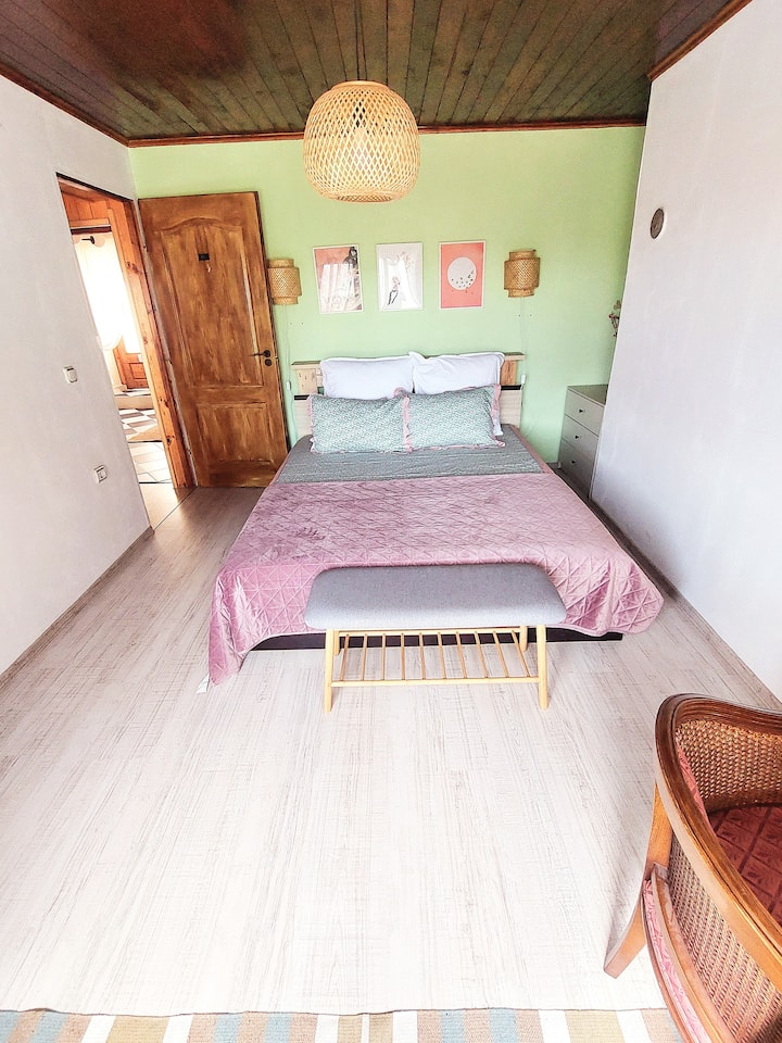 2bdr Apt In The Heart Of Old Town | The Vinehouse - Veliko Tarnovo