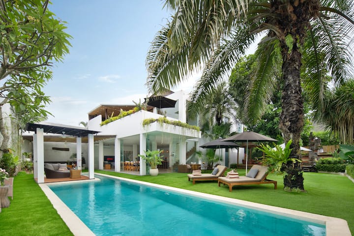 Ultimate Location! 7 Bedr Dream Villa/canggu/beach - Bali