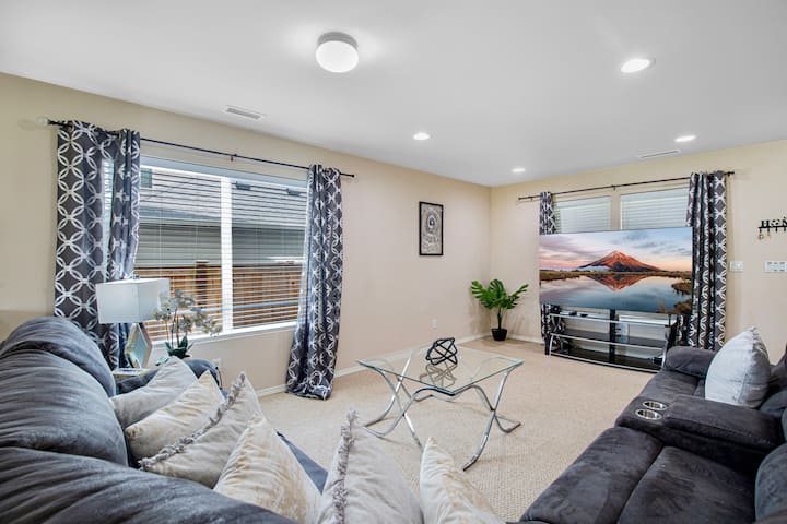 Leverage Villa: Master En-suite - Renton, WA
