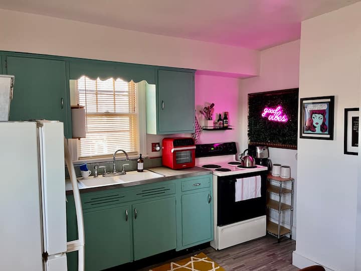 Charming Retro Apartment - Providence, RI