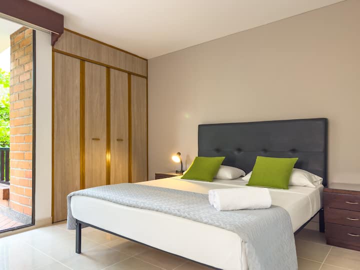 Apt In Medellin El Poblado Quiet Al - Medellín