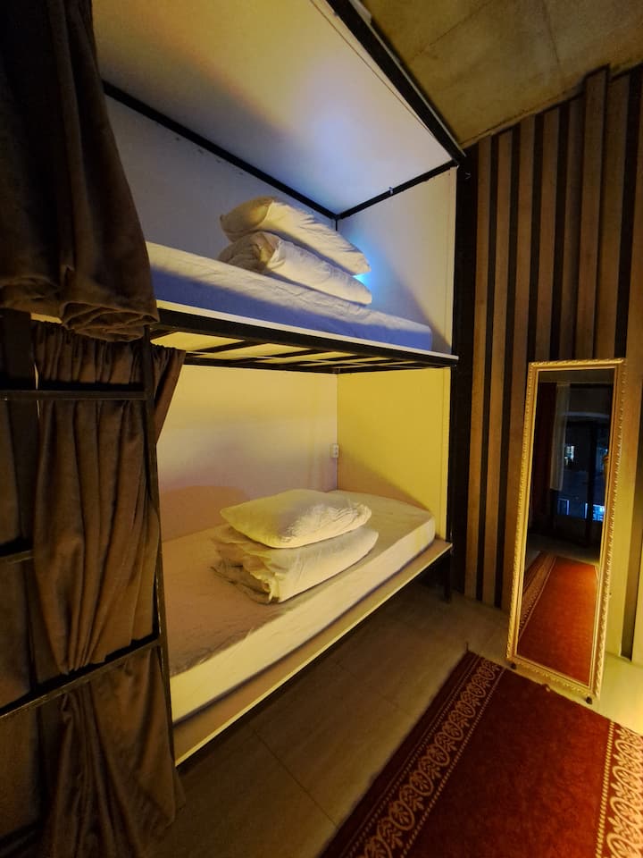 Karvi Hostel - Female Capsule - Batumi