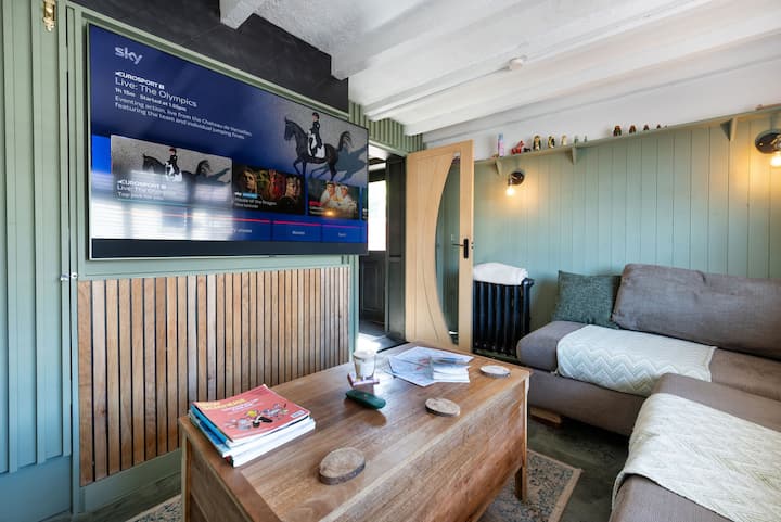 Cozy Quirky Coastal Rural Home 2 Bed Pet Friendly - Prestatyn