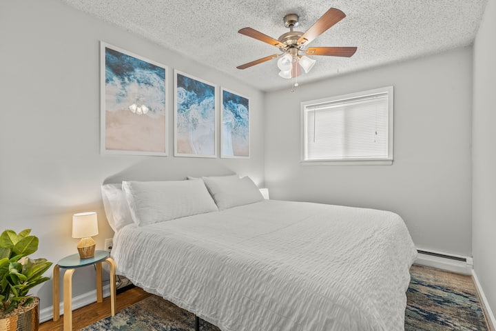 2 King Bedroom | Bar Kitchen | Free Parking | Desk - Bridgeport, PA