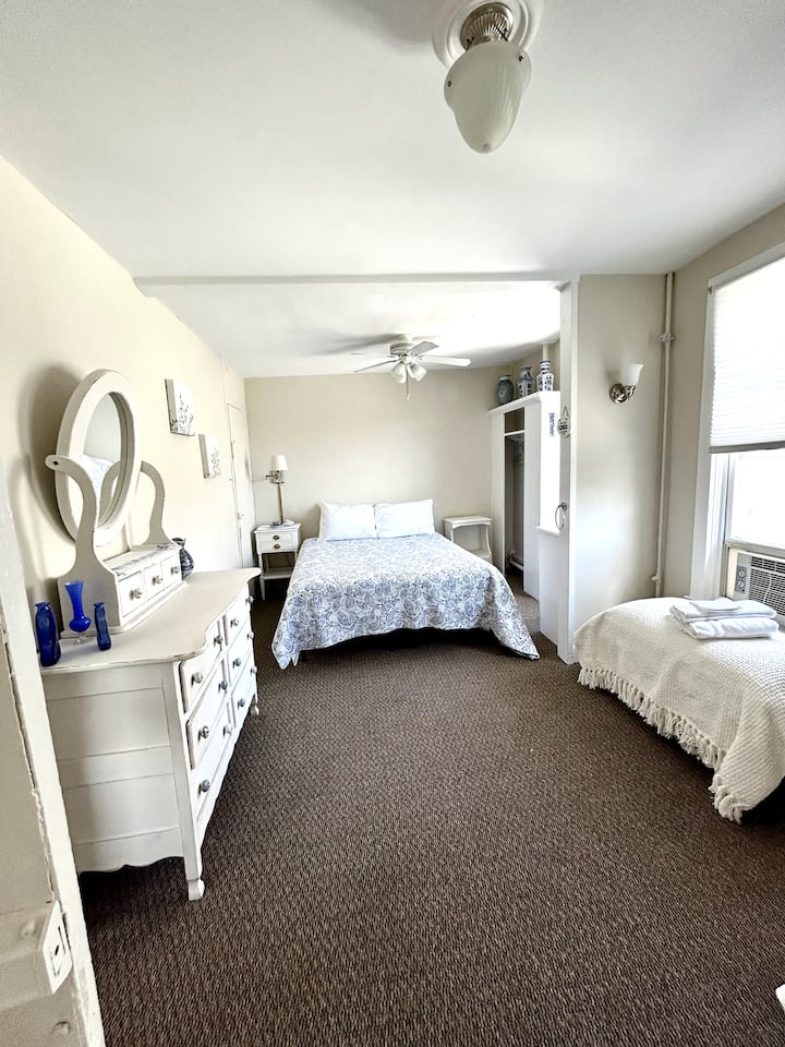 Bath Avenue - Room 1 - Ocean Grove, NJ