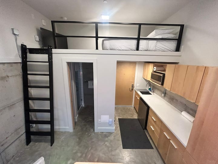 Modern Loft On First Hill - Seattle, WA