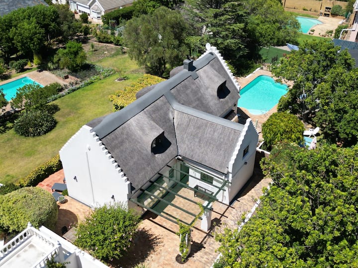 Cosy Thatch Cottage Rue Montpellier Somerset West - Somerset West