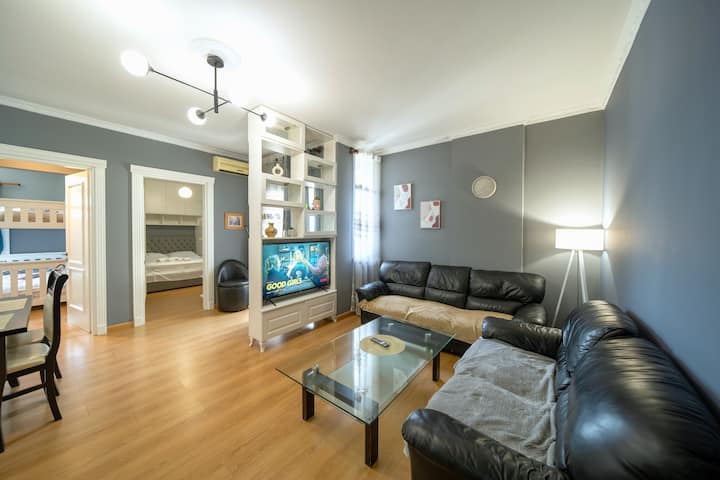 Ring Center Spacious 2 Bdr Apartment - Tirana