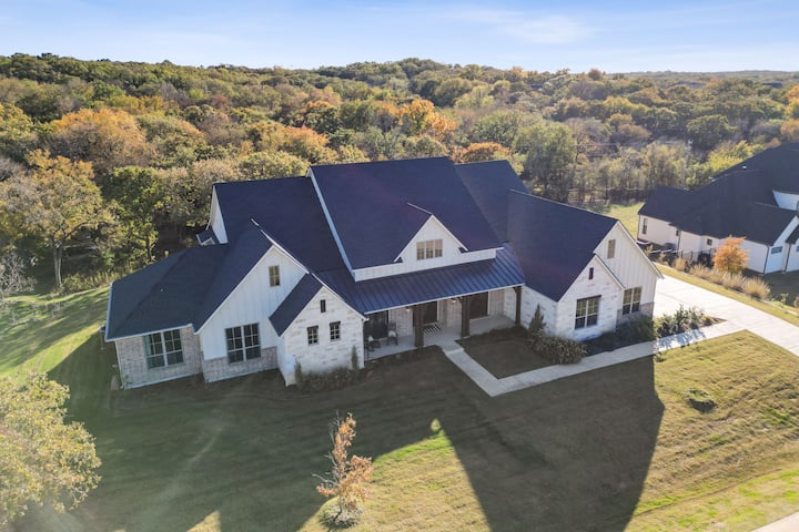 Luxe Estate Near Dfw | Chef’s Kitchen • Fireplace - Flower Mound, TX