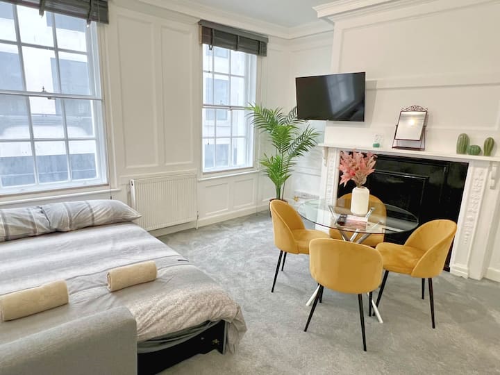 Ws31. A Studio Flat In Soho, Central London - London