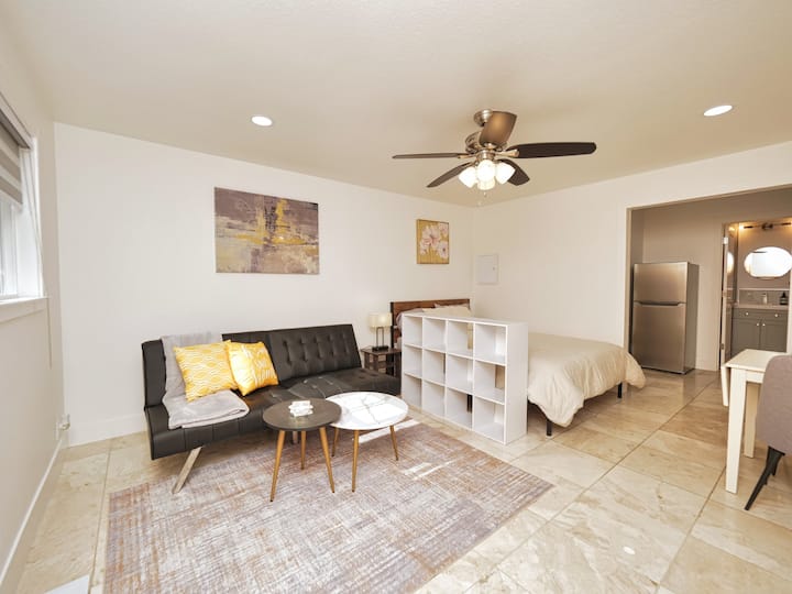 Molivu Homes Studio | Petfriendly | King Bed | W/d - Los Gatos, CA
