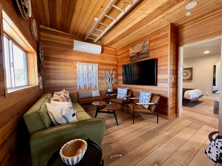 Easton Flats- A Couples Retreat! - Twentynine Palms, CA