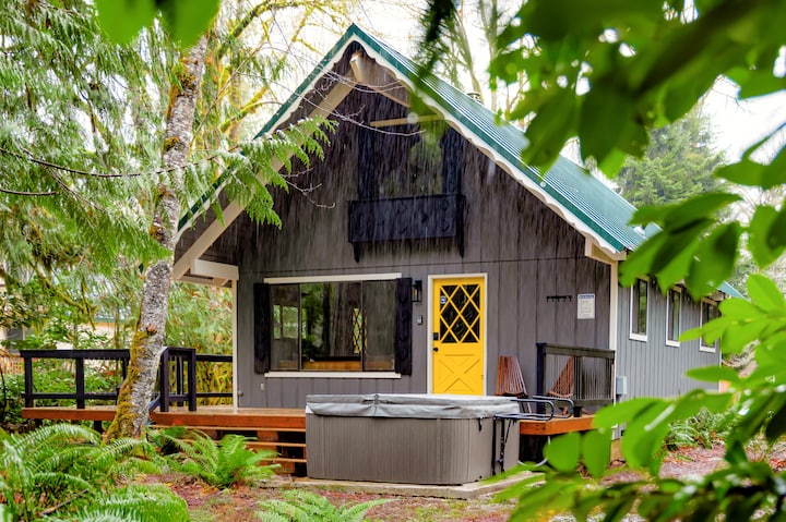 Fern Grove - Riverfront, Mountain Views, Hot Tub - Skykomish, WA