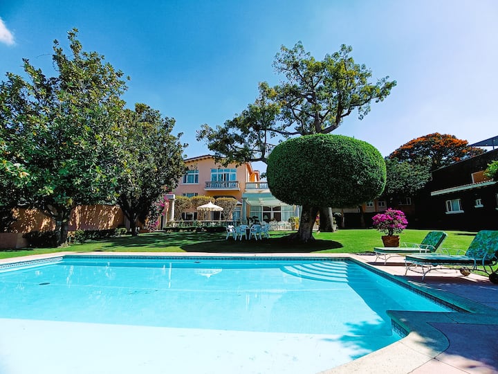 Mansión En Cuernavaca Con Gran Alberca 15 Pax 8/br - Cuernavaca