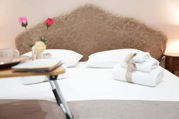 Casa Vacanza Al Centro Di Napoli  A' Fenestrella - Naples