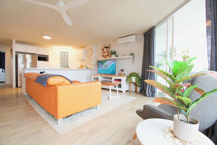 Rocks Throw To Beach | Modern Gem With Pool - Caloundra