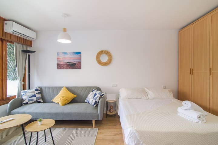 Amplio Estudio Con Terraza, Parking Y Reformado. - Fuengirola