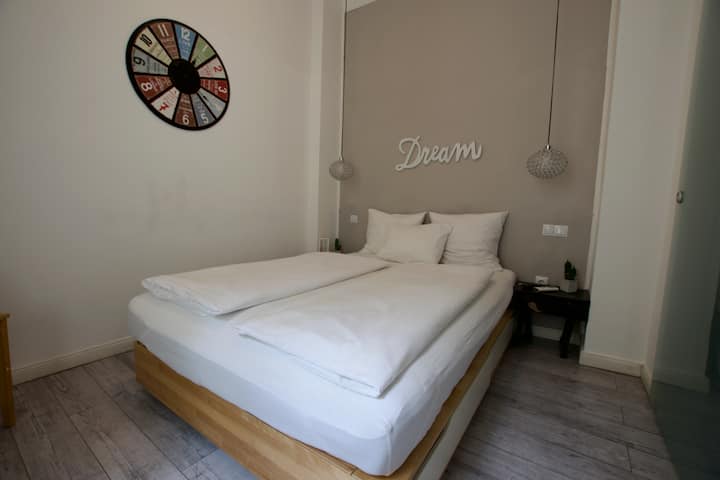 Standard Apartment By Hi5 - Mini Studio - Central - Budapest