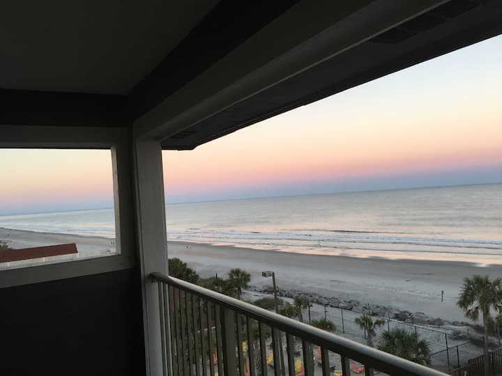 Oceanfront Escape-corner Unit-snowbirds Paradise! - Surfside Beach, SC