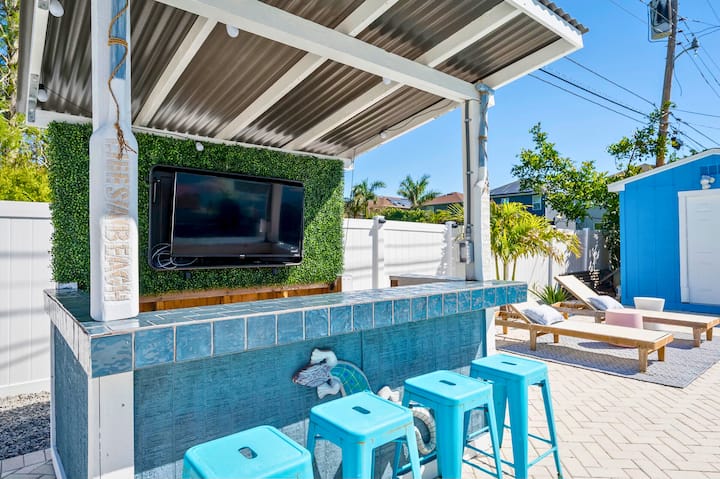 5min To Beach! Tropical Vibes•pool,spa,games&more - Madeira Beach, FL