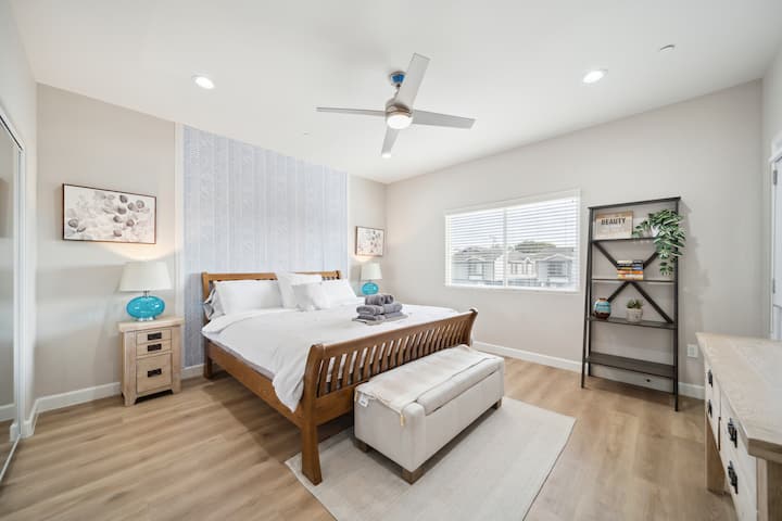 Modern Lux - 4br - 14 Guests - Disney +Ev Charge - Huntington Beach, CA