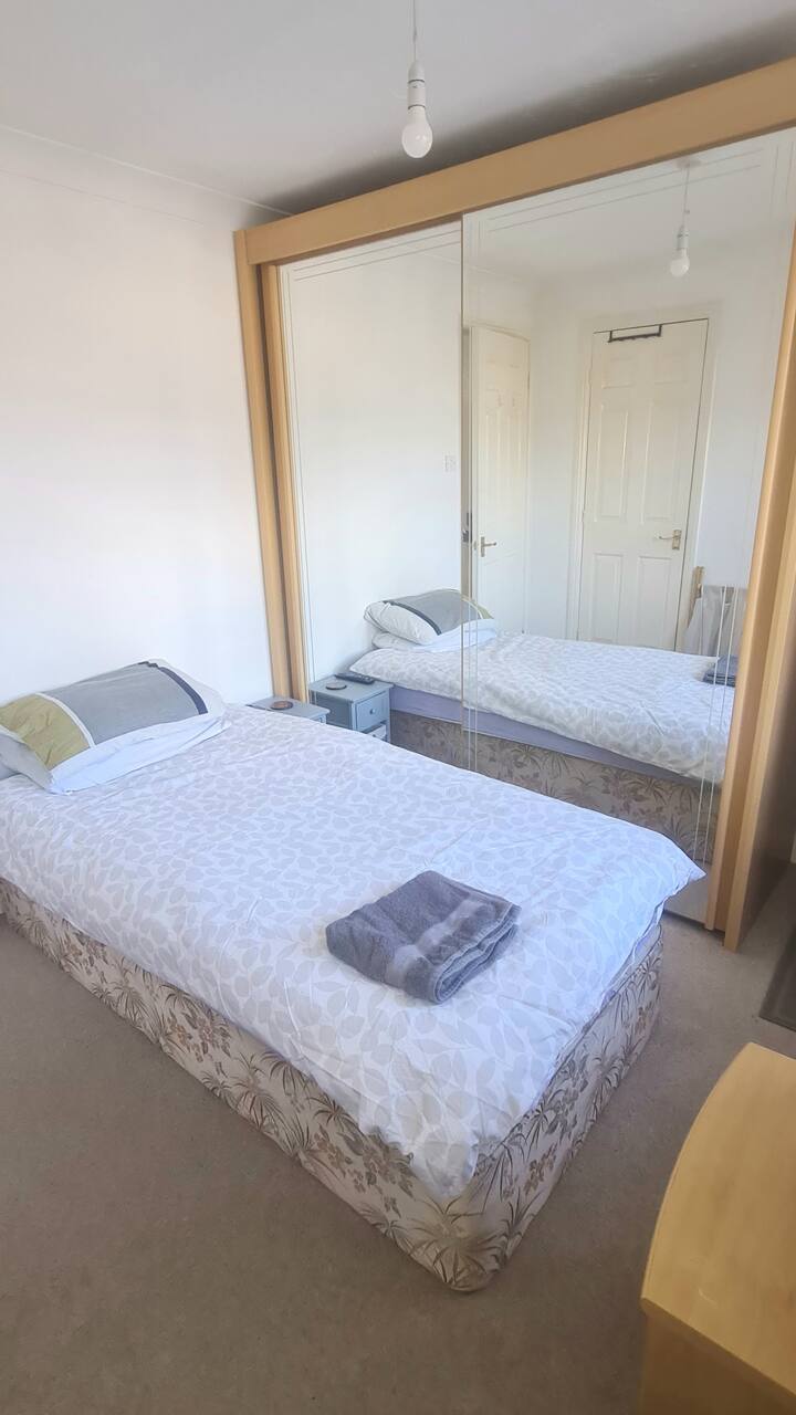 Homely, Clean, Double Room - Colchester
